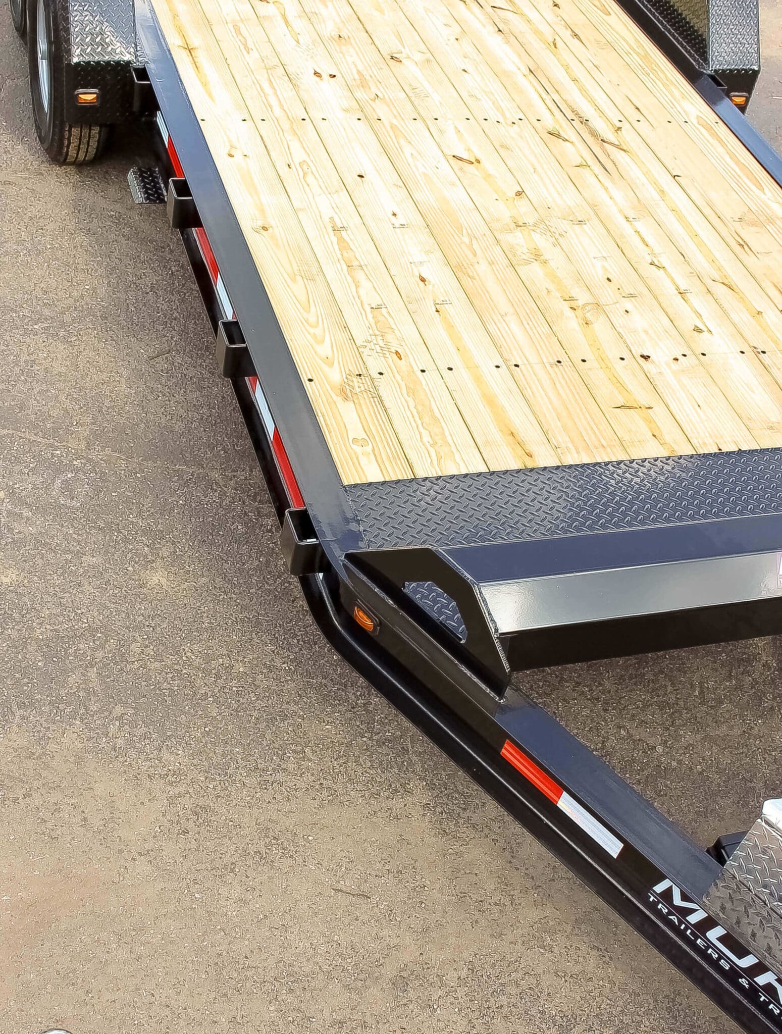 ELH HT Series﻿ Hydraulic Tail | Moritz Trailers & Truck Bodies